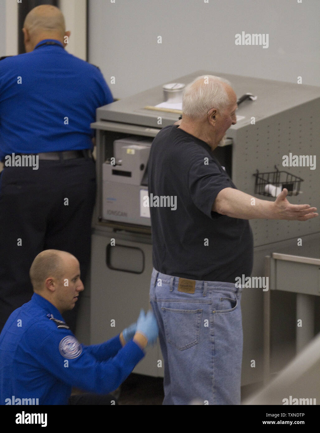 Security pat down search hi-res stock photography and images - Alamy