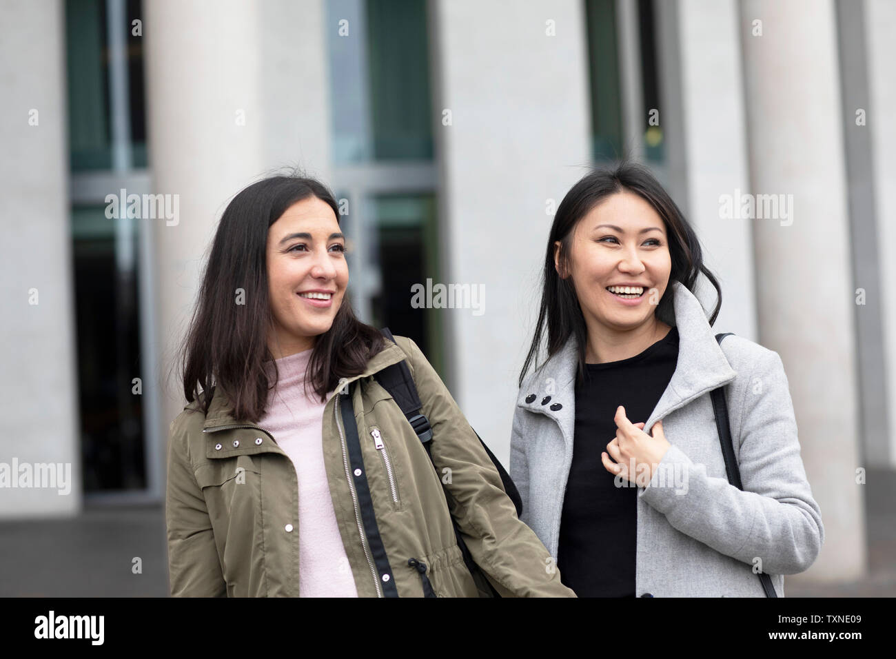 Waiting building hi-res stock photography and images - Alamy