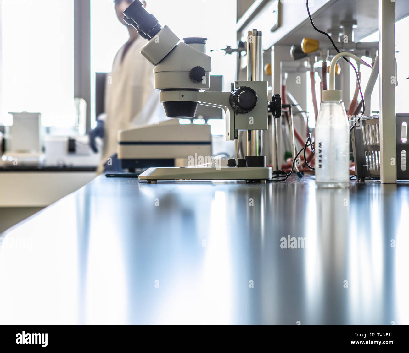 Lab counter hi-res stock photography and images - Alamy