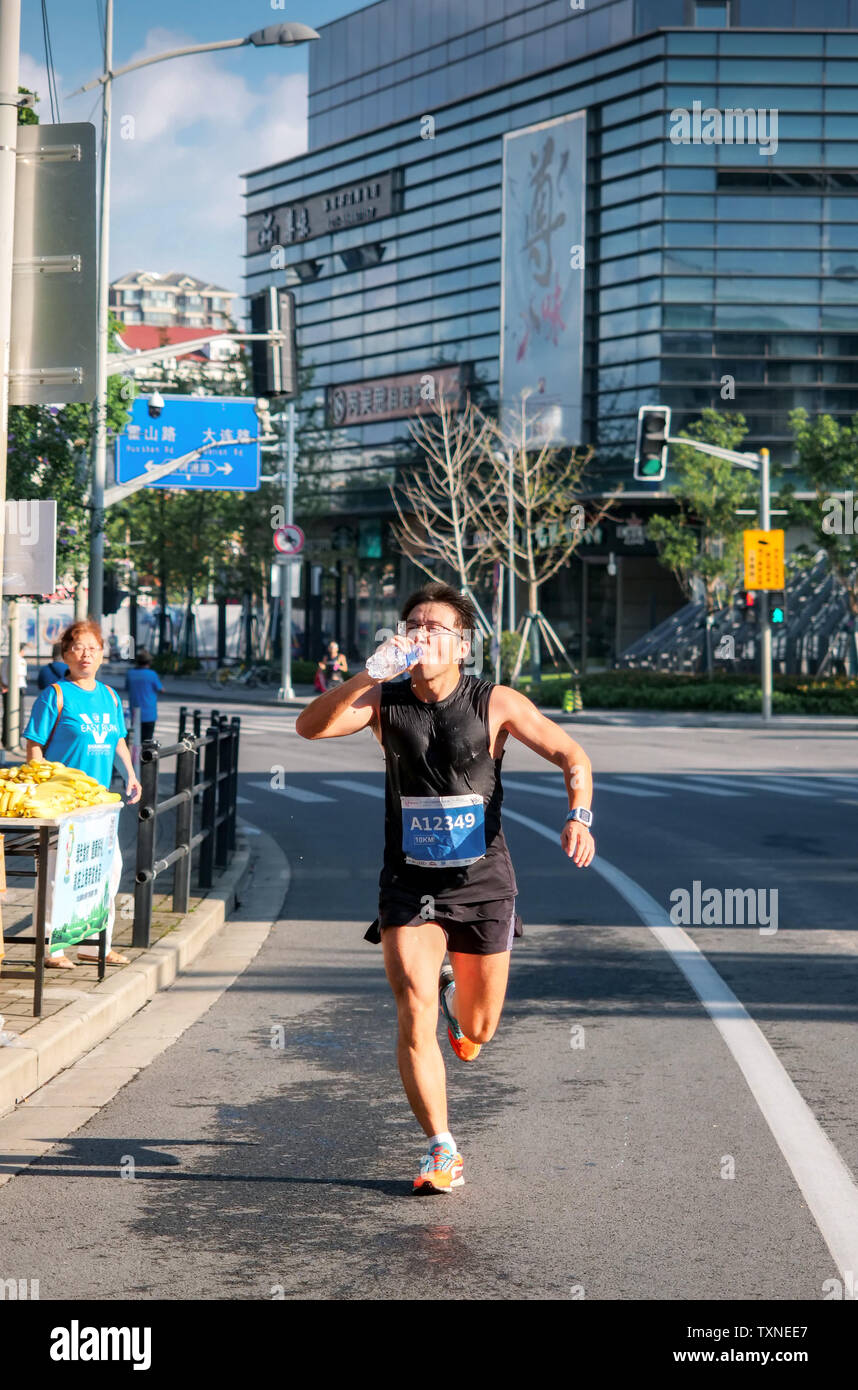 Shanghai international marathon hi-res stock photography and images - Alamy