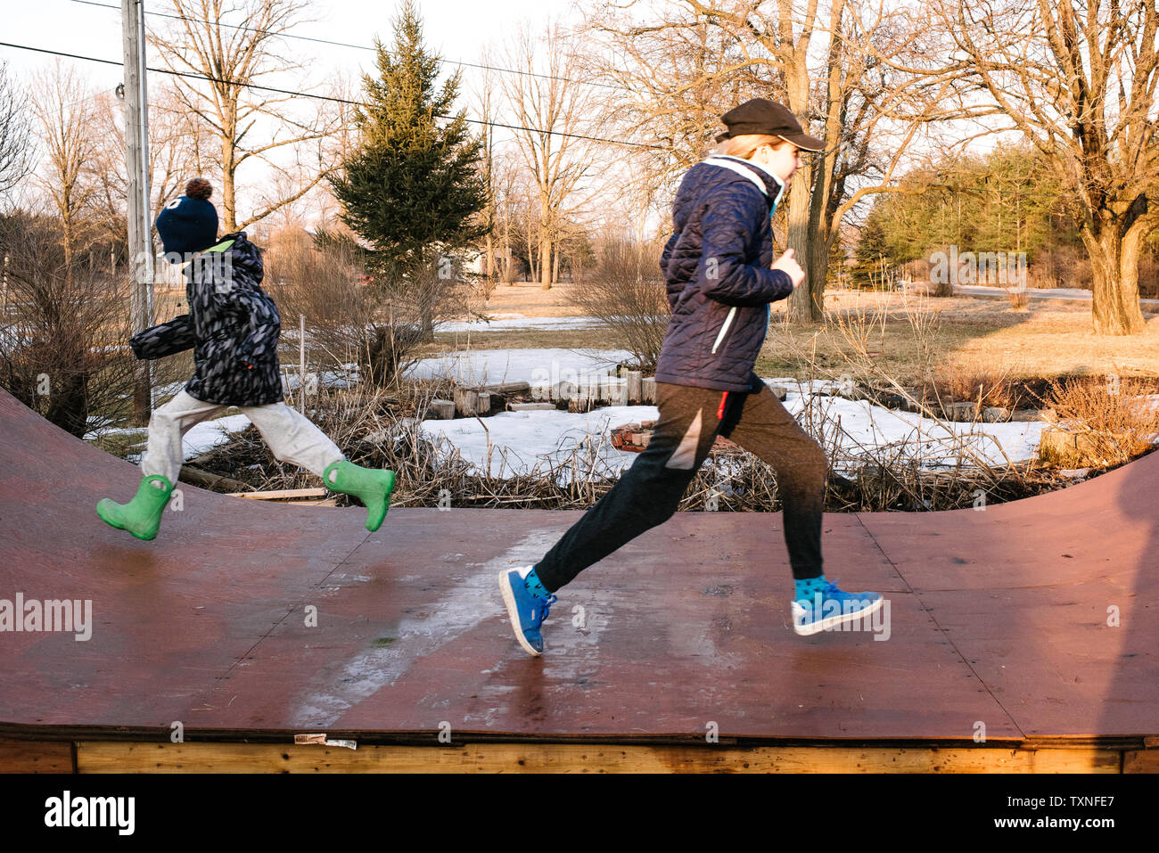 Running in opposite directions hi-res stock photography and images - Alamy