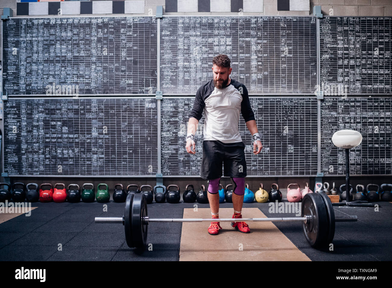 Man lift hi-res stock photography and images - Alamy