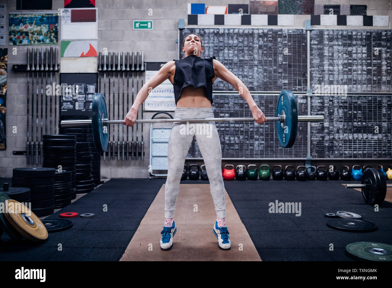 Young woman lifting barbell hi-res stock photography and images - Alamy