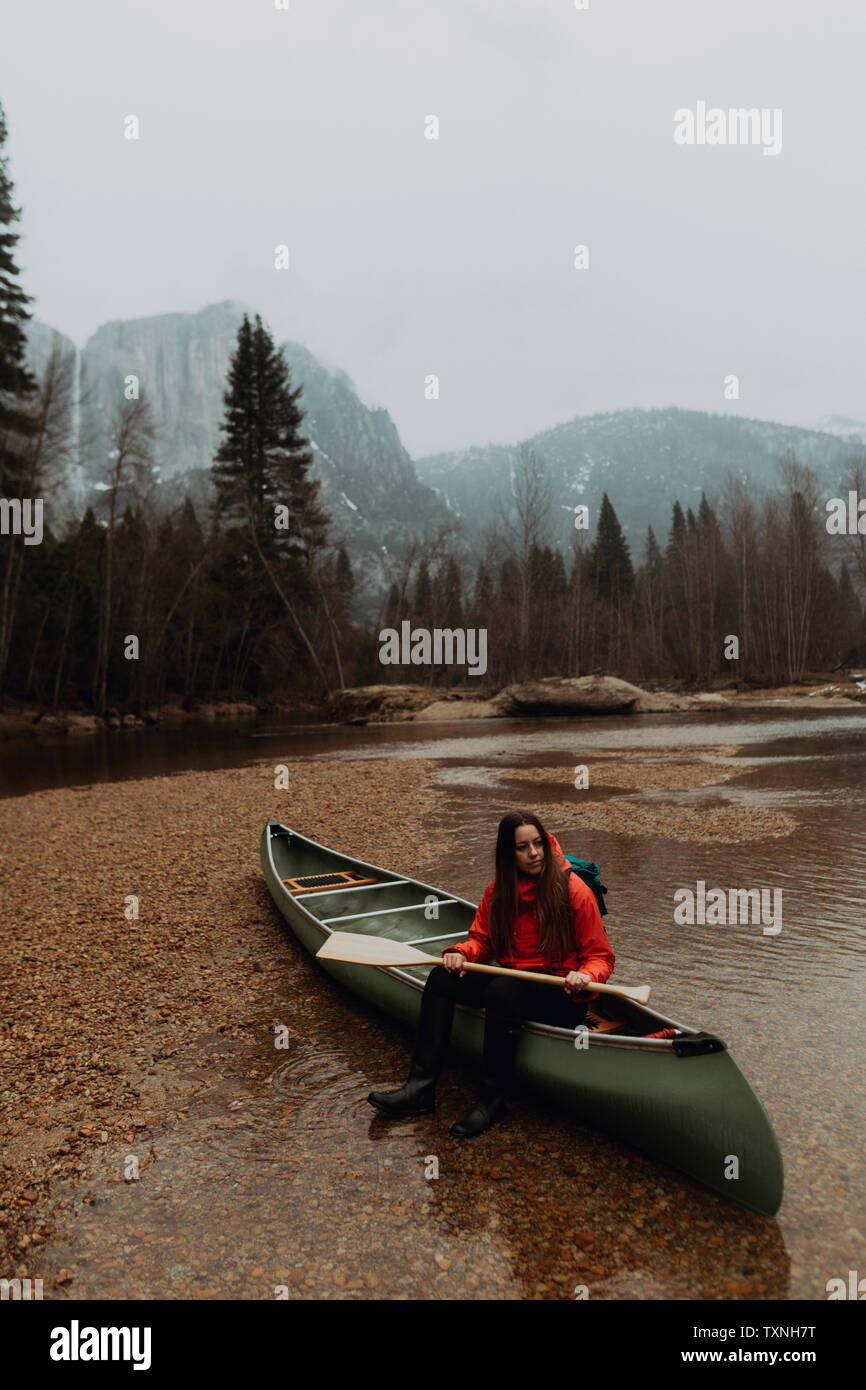 Sitting in canoe hi-res stock photography and images - Alamy