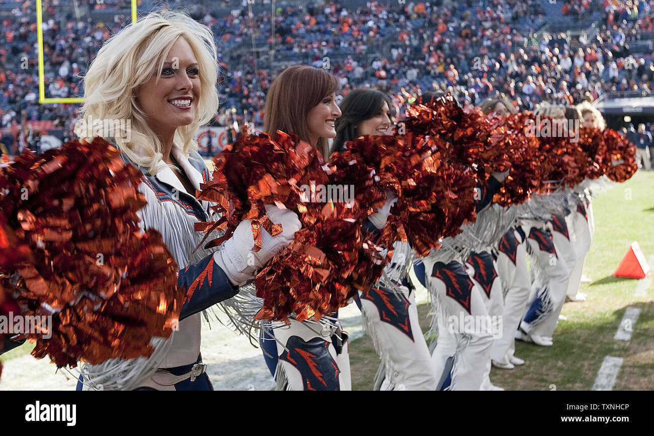 Denver broncos cheerleaders hi-res stock photography and images - Alamy