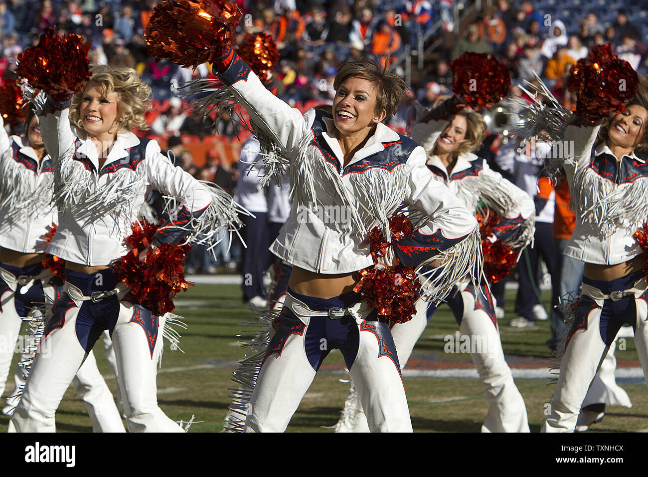 Denver broncos cheerleaders hi-res stock photography and images - Alamy