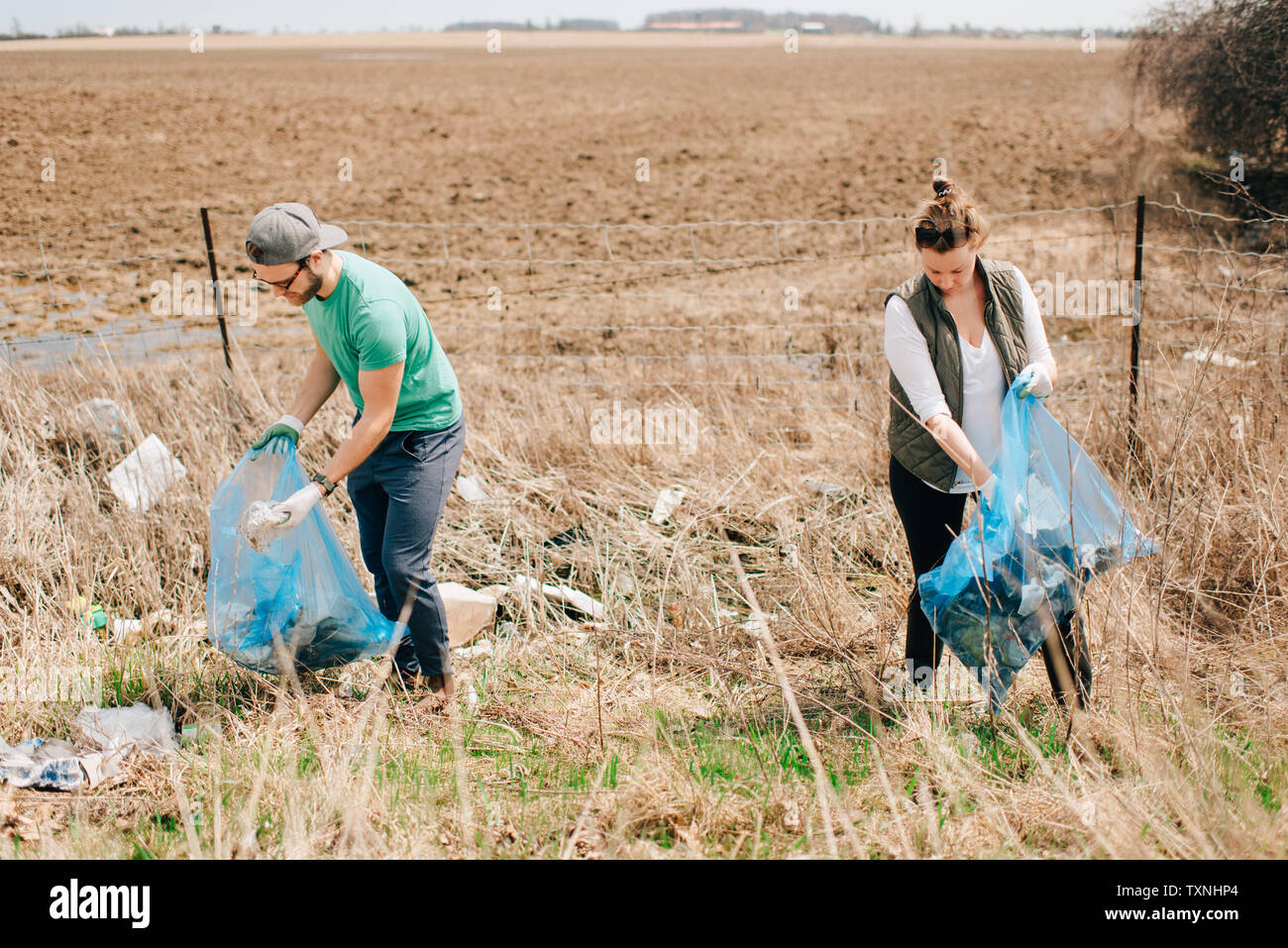Picking rubbish hi-res stock photography and images - Alamy