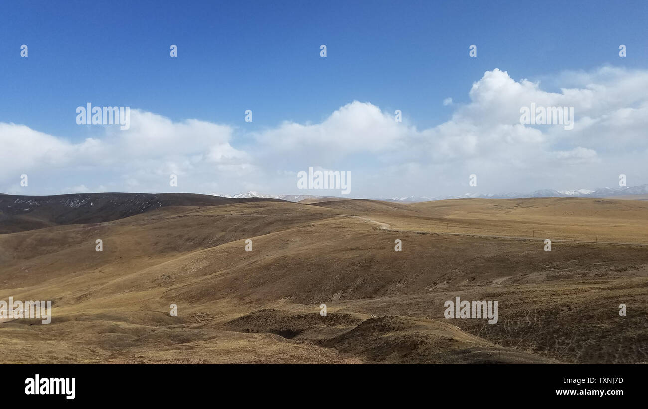 The qinghai tibet plateau and no mans land hi-res stock photography and ...