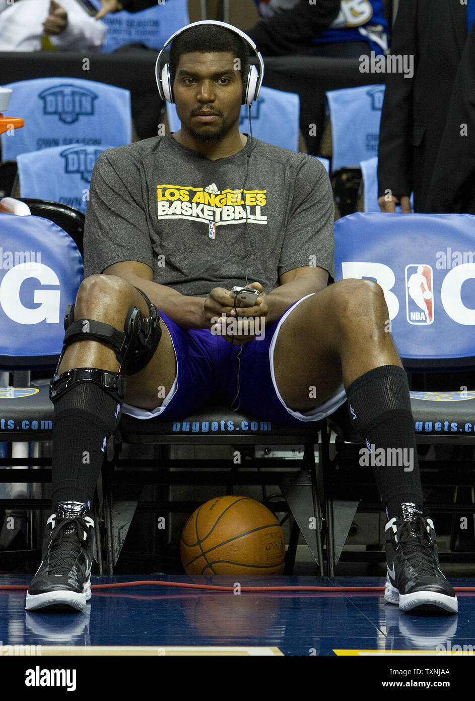 Los Angeles Lakers center Andrew Bynum listens to his headphones ...