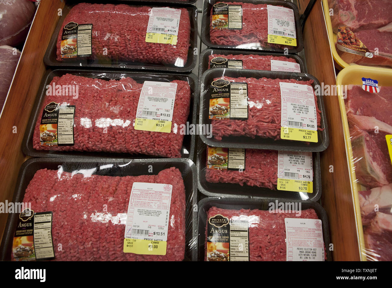 Packaged ground beef hi-res stock photography and images - Alamy