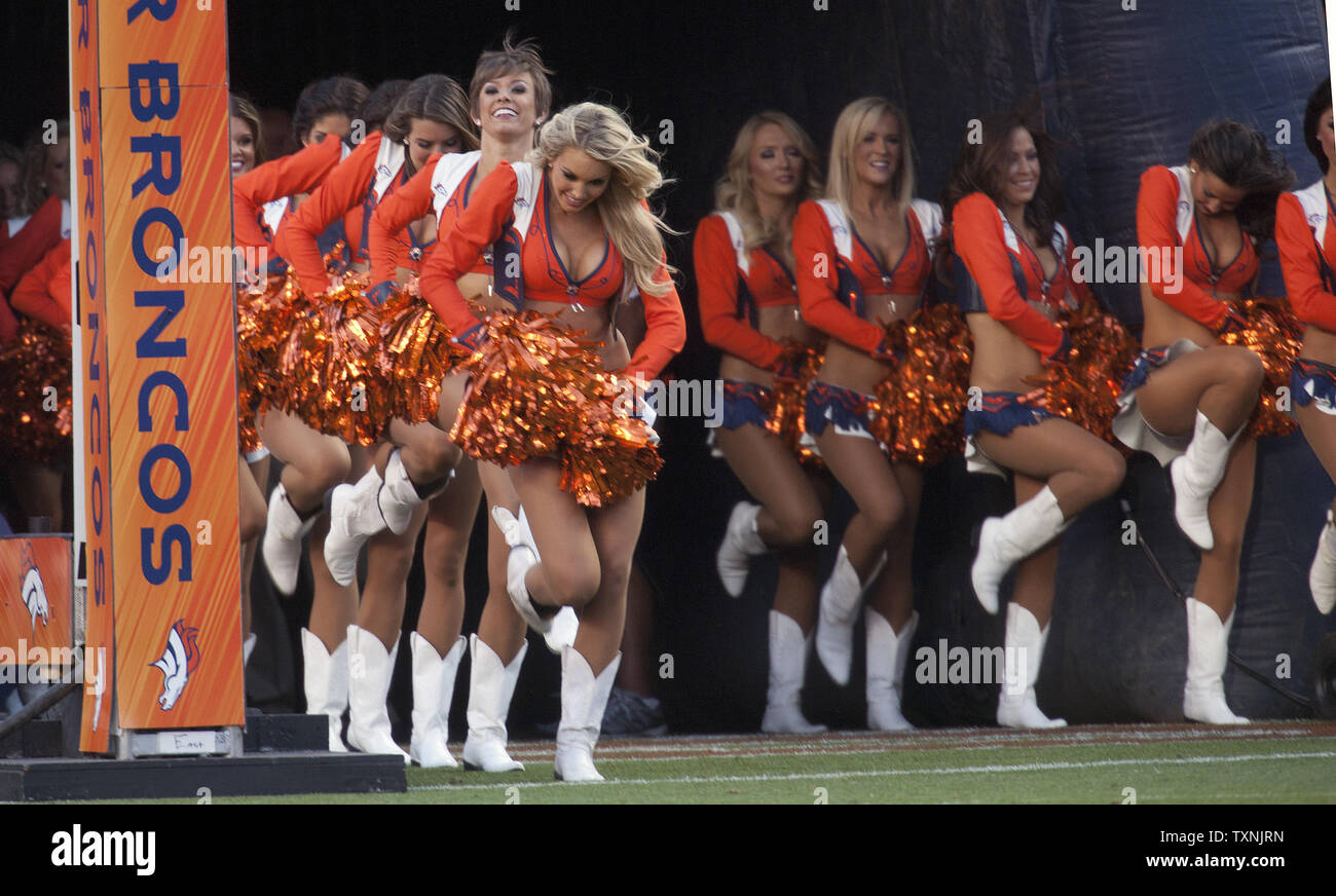 Denver broncos cheerleaders hi-res stock photography and images - Alamy