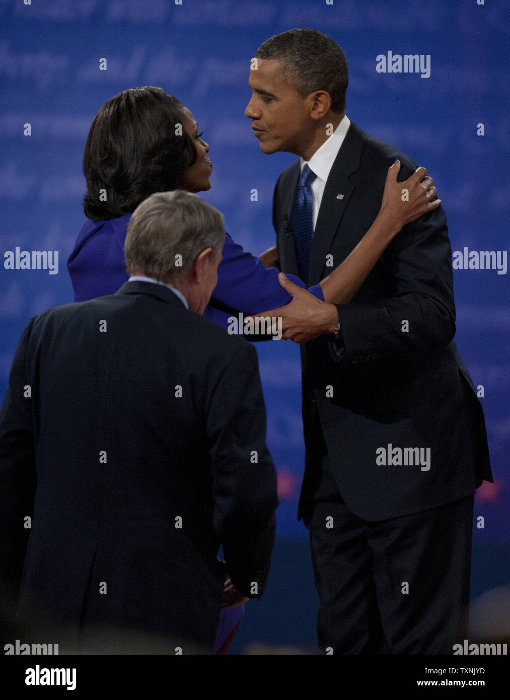 President Barack Obama leans over to kiss First Lady Michelle Obama ...