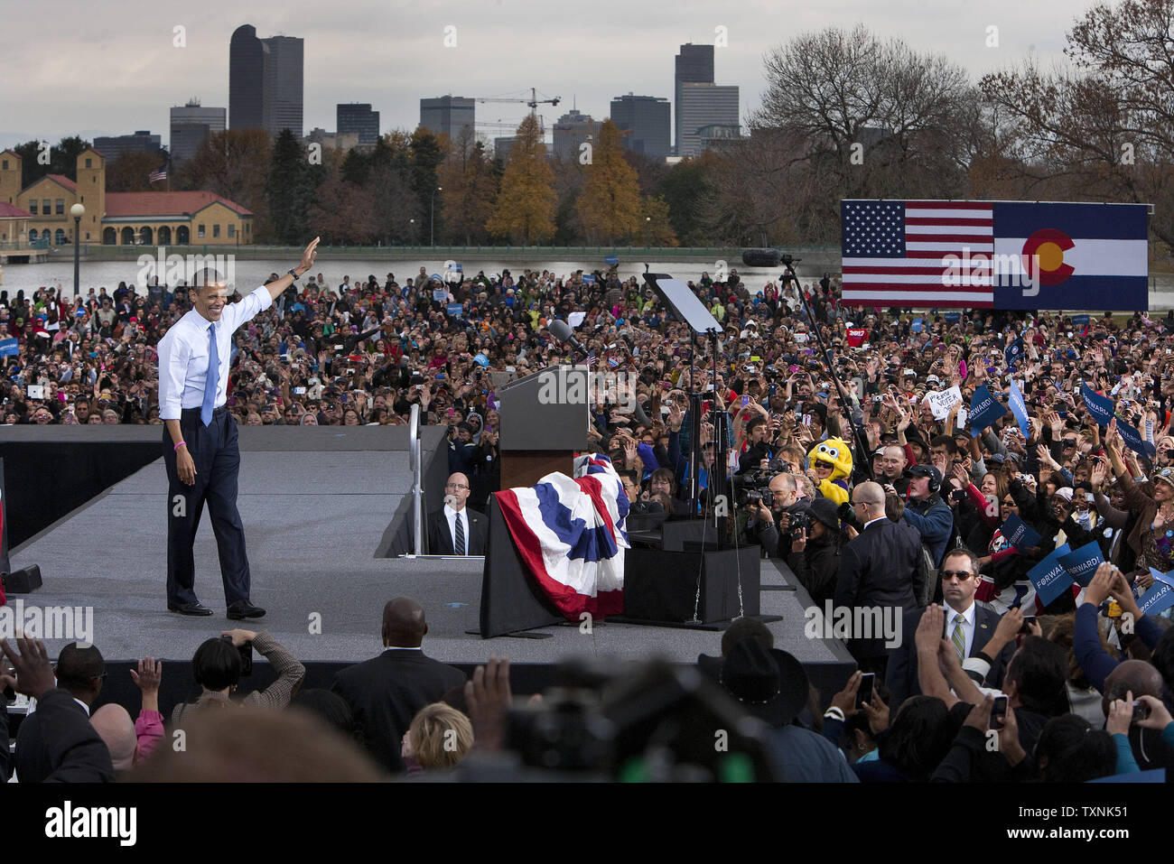 President Barack Obama waves to an estimated crowd of 16,000 after ...
