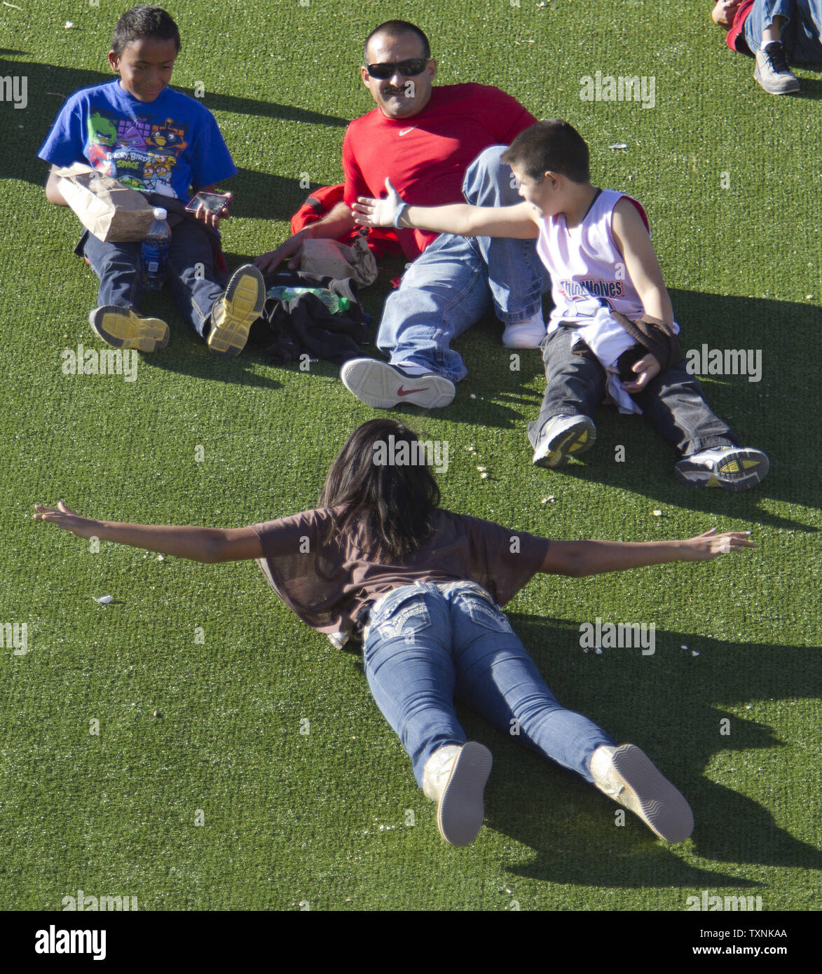 Grass embankment hi-res stock photography and images - Alamy