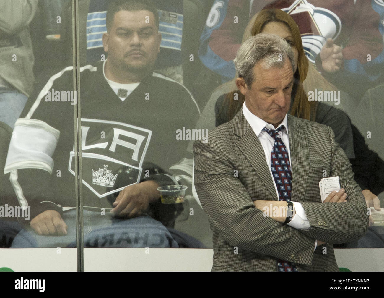 Los Angeles Kings head coach bows his head late in the third period ...