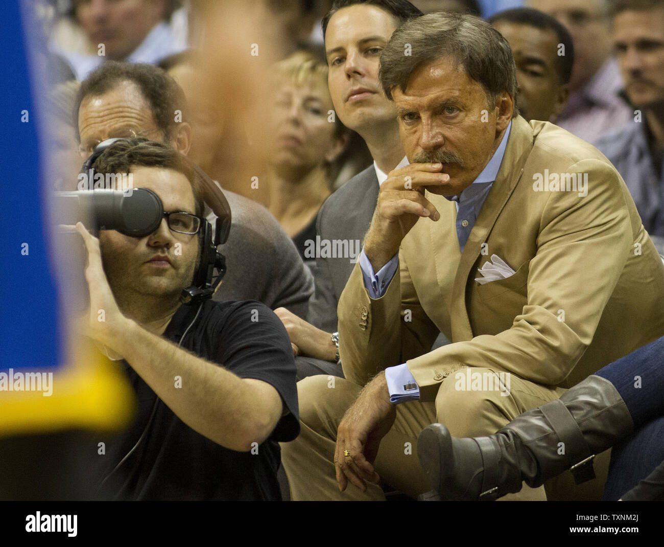 Stan kroenke denver nuggets hi-res stock photography and images - Alamy
