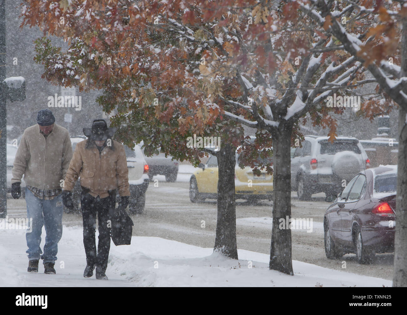 Trudging to work hi-res stock photography and images - Alamy