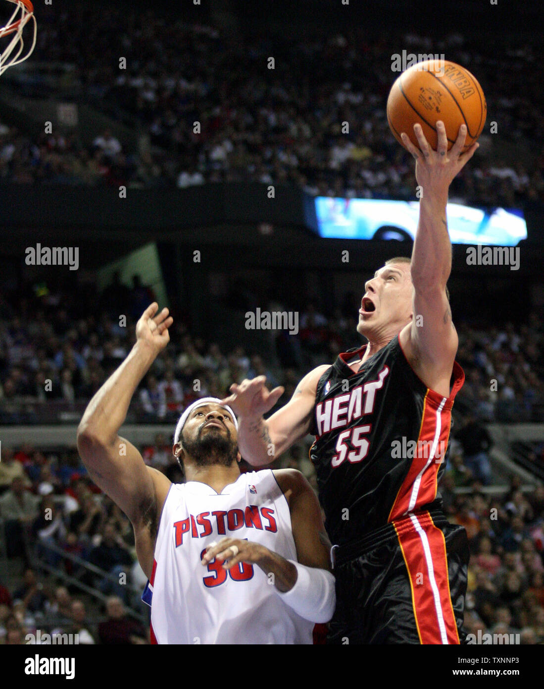 Miami Heat guard Jason Williams (55) jumps past Detroit Pistons forward ...