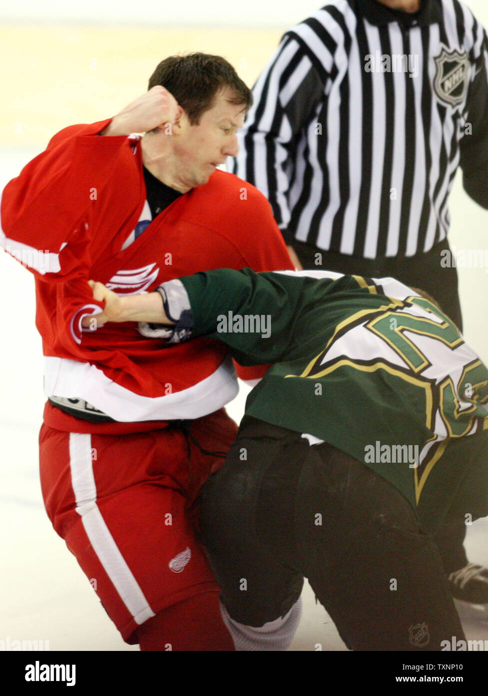 Hits with the wings hi-res stock photography and images - Alamy