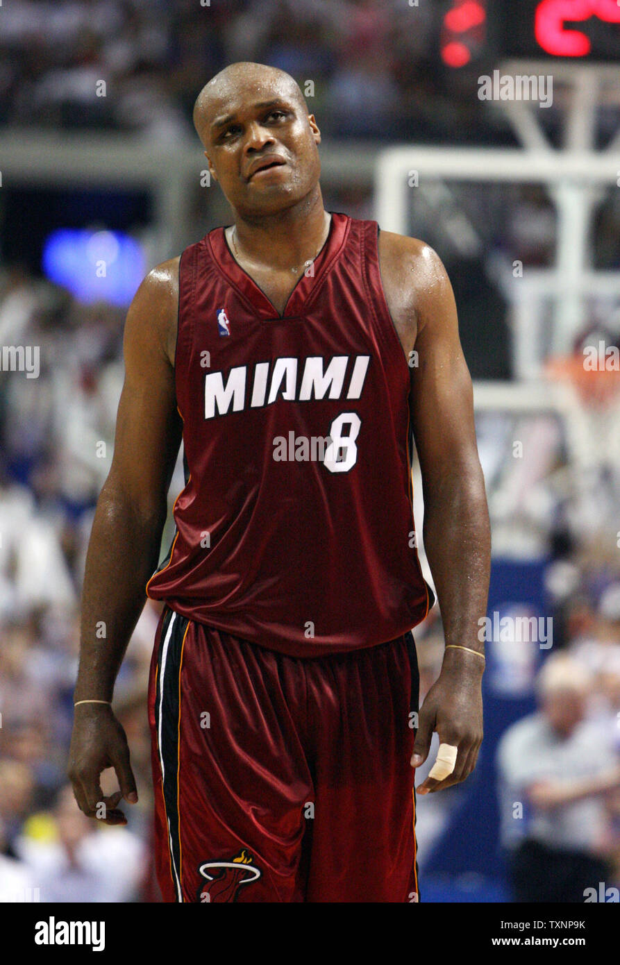 Antoine Walker Shimmy Gif