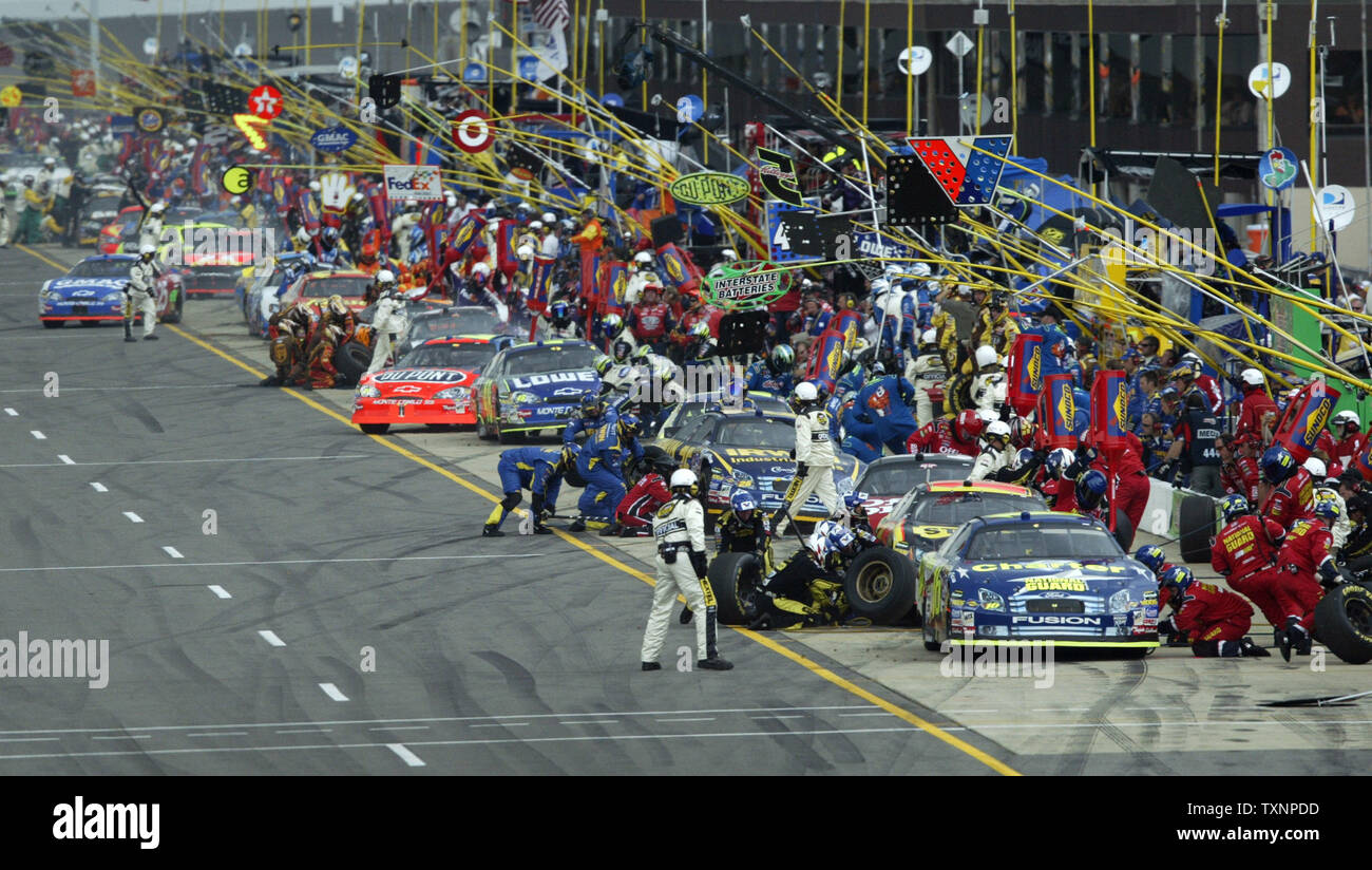 Drivers pit during nascar hi-res stock photography and images - Alamy