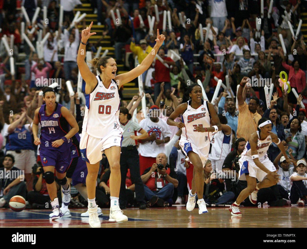 Detroit Shock center Ruth Riley (00) cheers in the closing minutes of ...