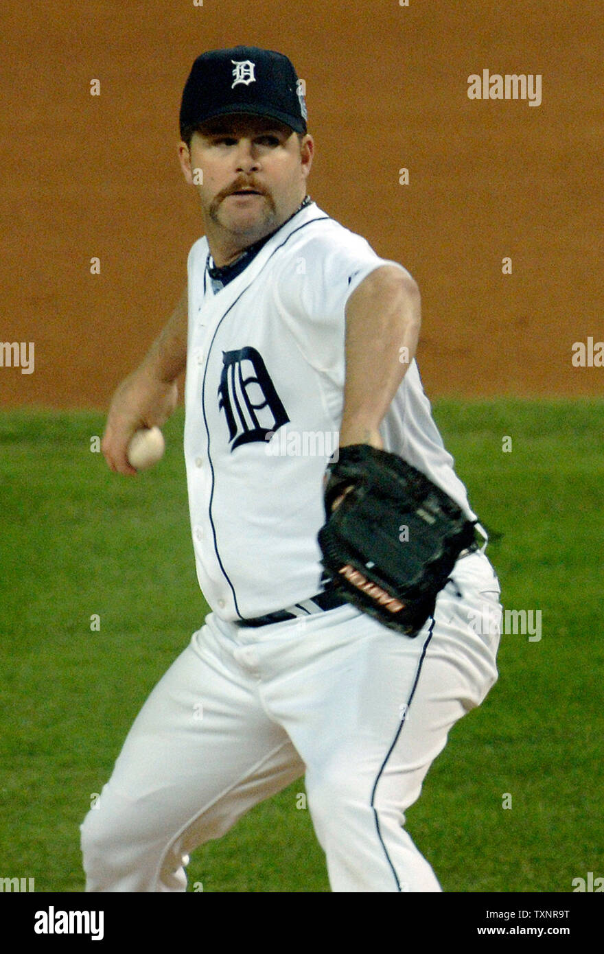 Detroit Tigers pitcher Todd Jones (59) pitches against the St. Louis ...