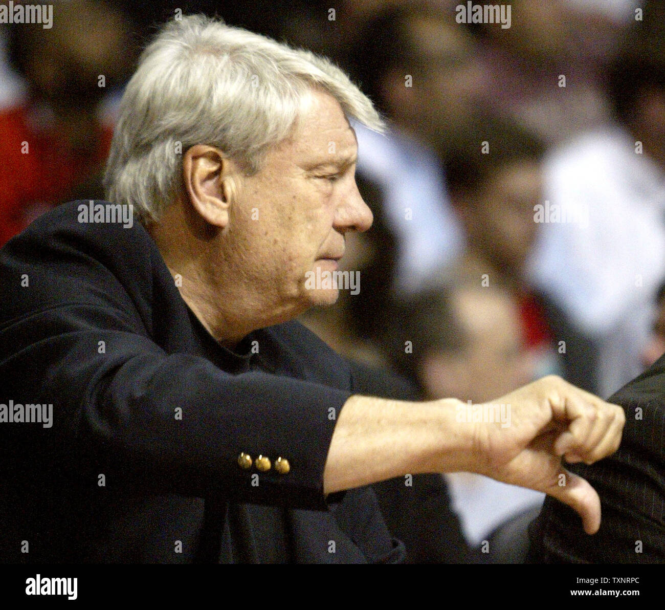 Don nelson coach hi-res stock photography and images - Alamy