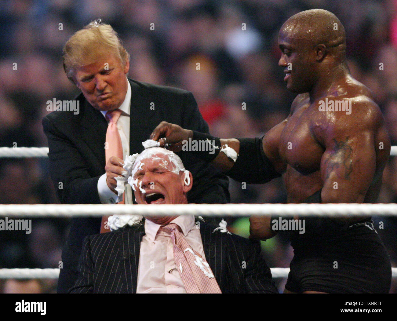 Donald Trump (L) and wrestler Bobby Lashley (R) shave Vince McMahon's ...