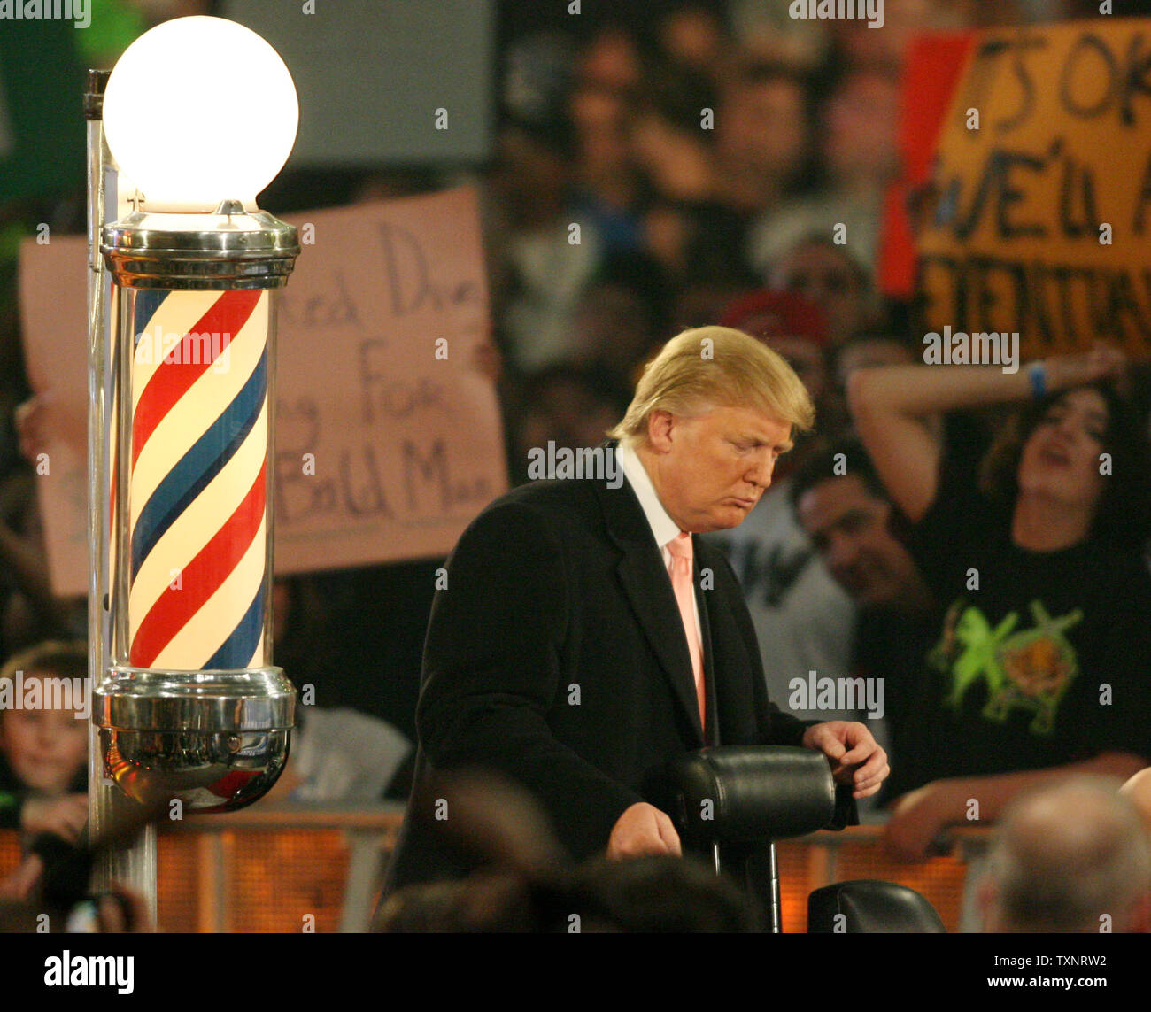 Donald Trump looks over the barber chair prior to the Battle of the ...