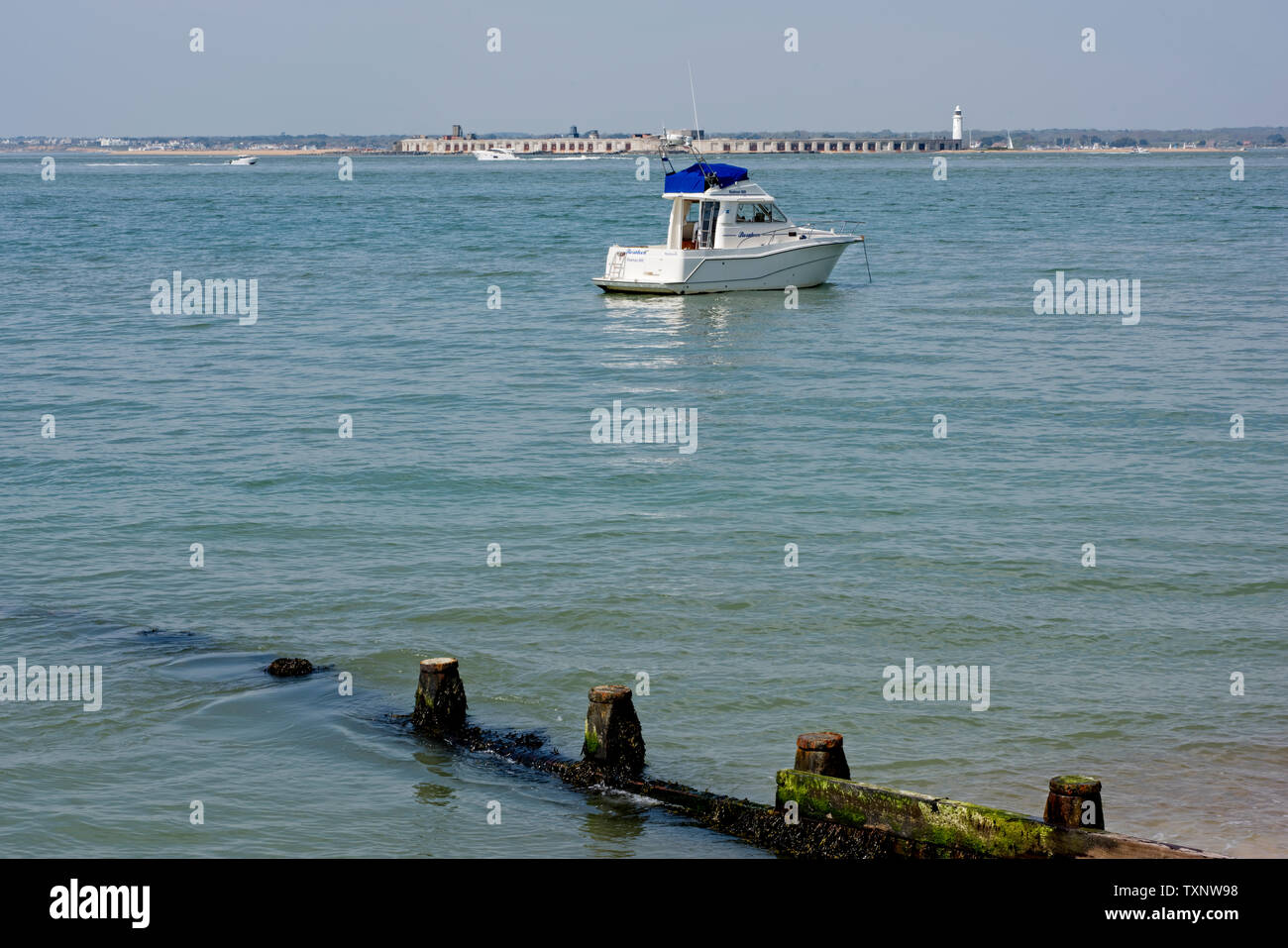Isle of Wight and the western Solent with Hurst Castle and spit in the ...
