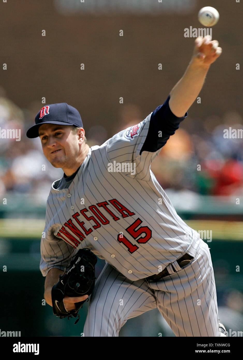 Minnesota Twins starting pitcher Glen Perkins delivers a pitch during the fourth inning against ...