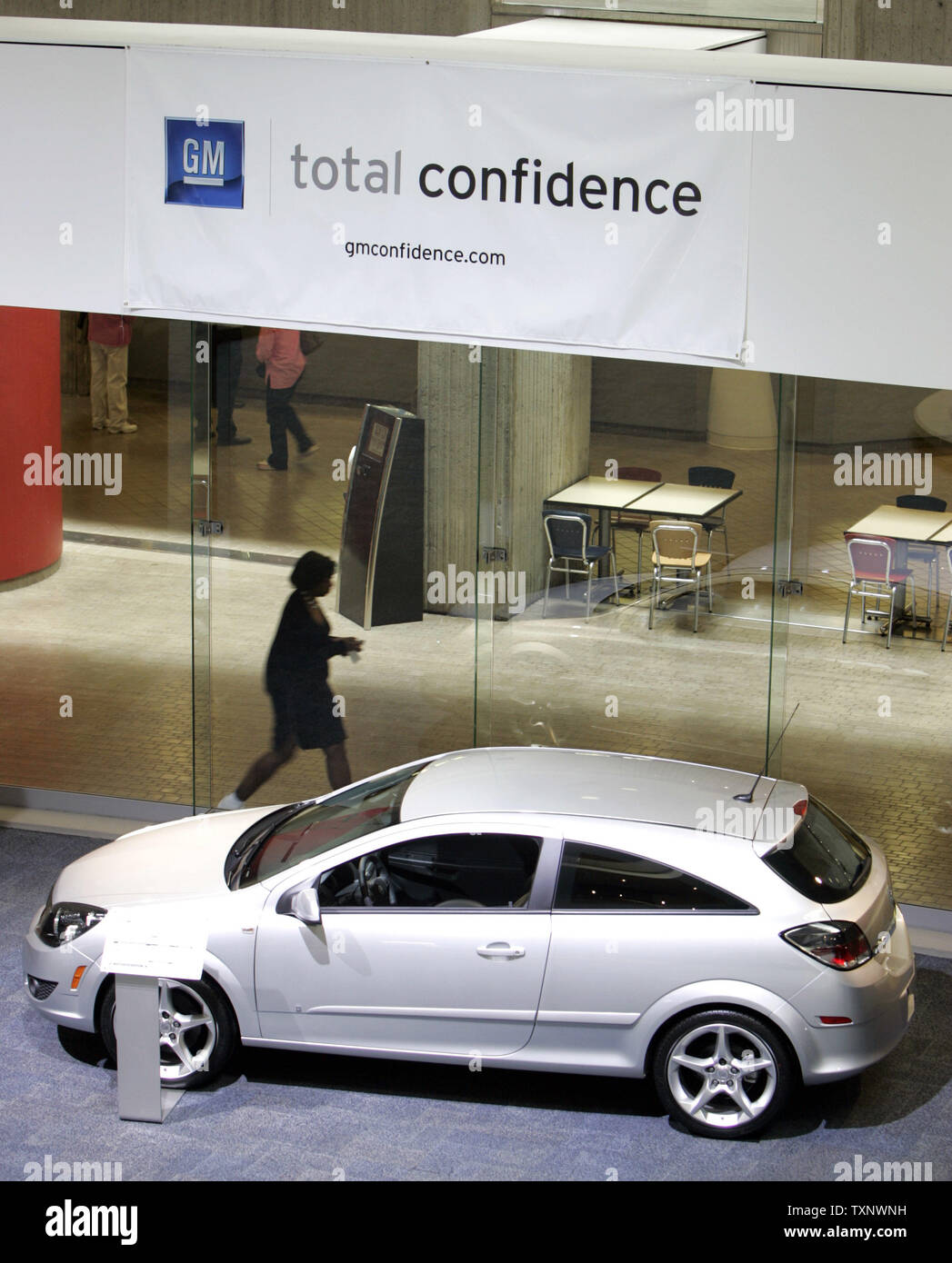 Closed showroom hi-res stock photography and images - Alamy