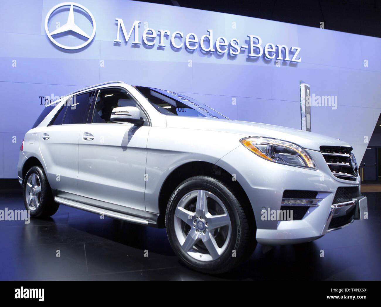 Mercedes 550 hi-res stock photography and images - Alamy