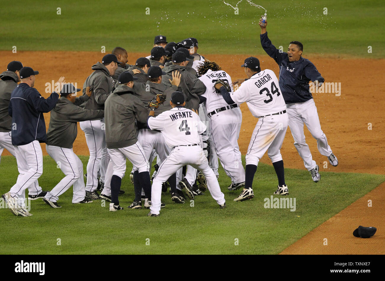 Detroit Tigers celebrate defeating the New York Yankees in Game 4 to ...