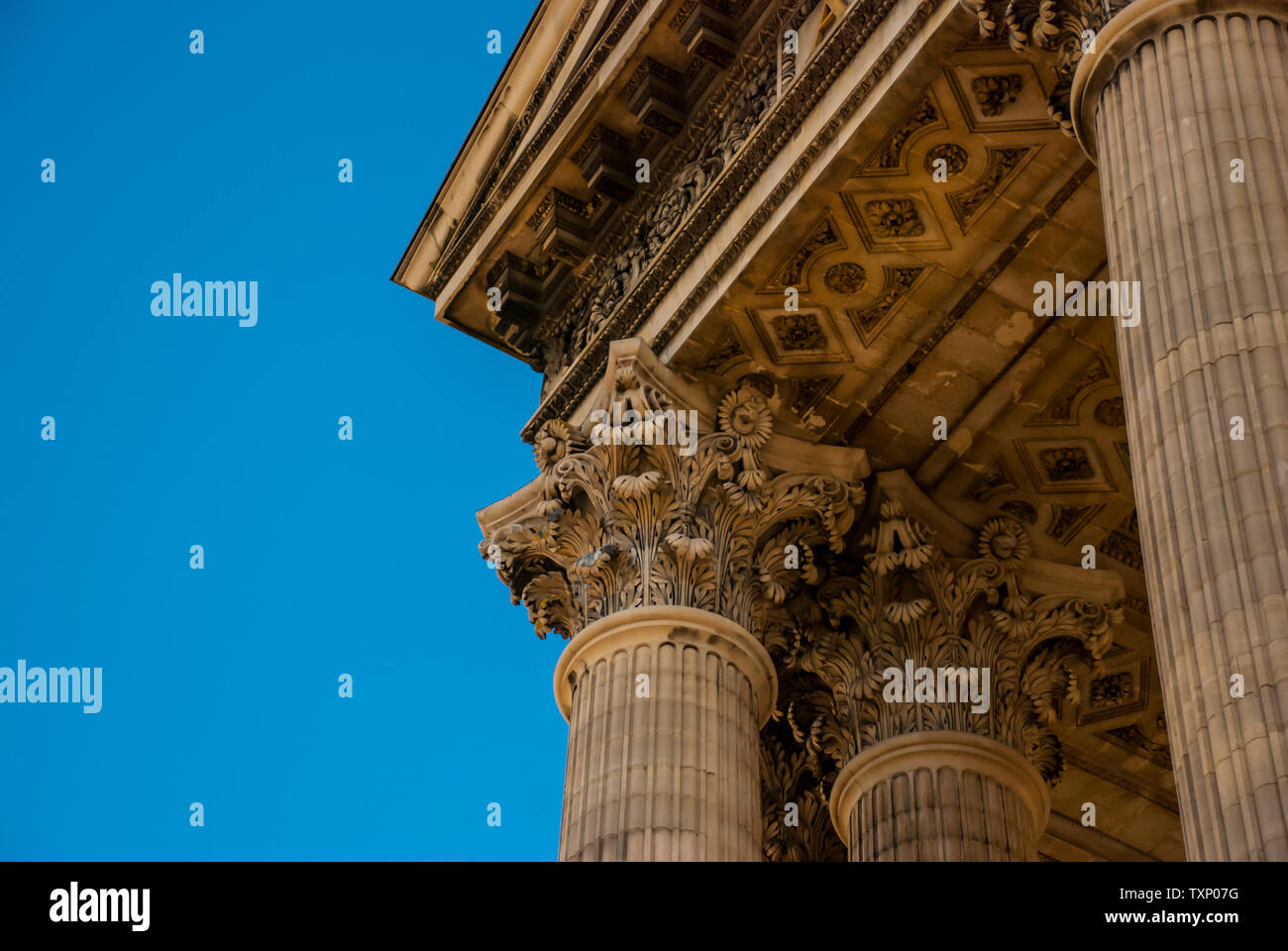 Pantheon paris pillars hi-res stock photography and images - Alamy