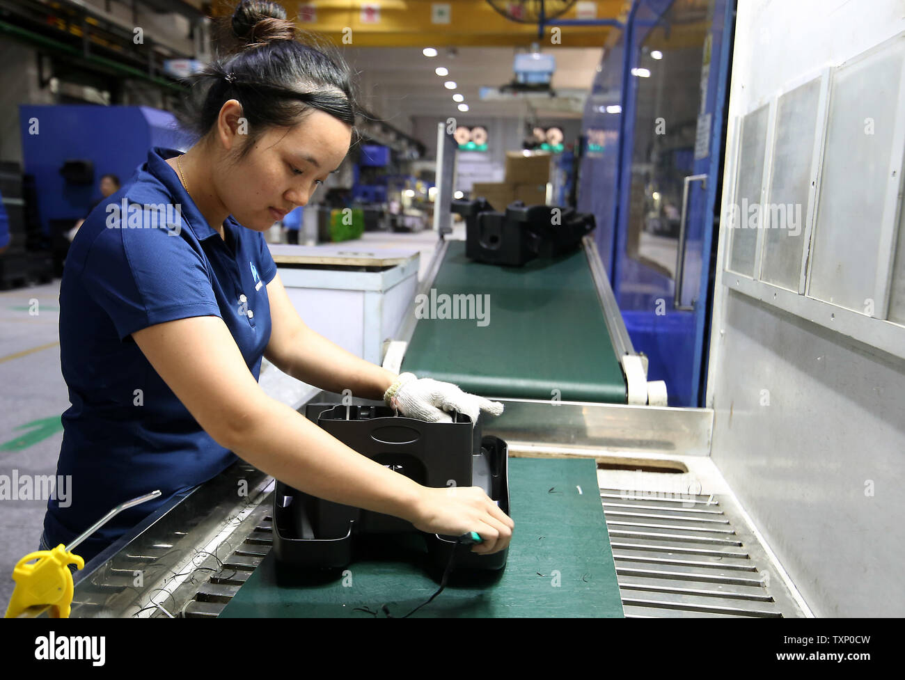 Chinese factory workers, toys hi-res stock photography and images - Alamy