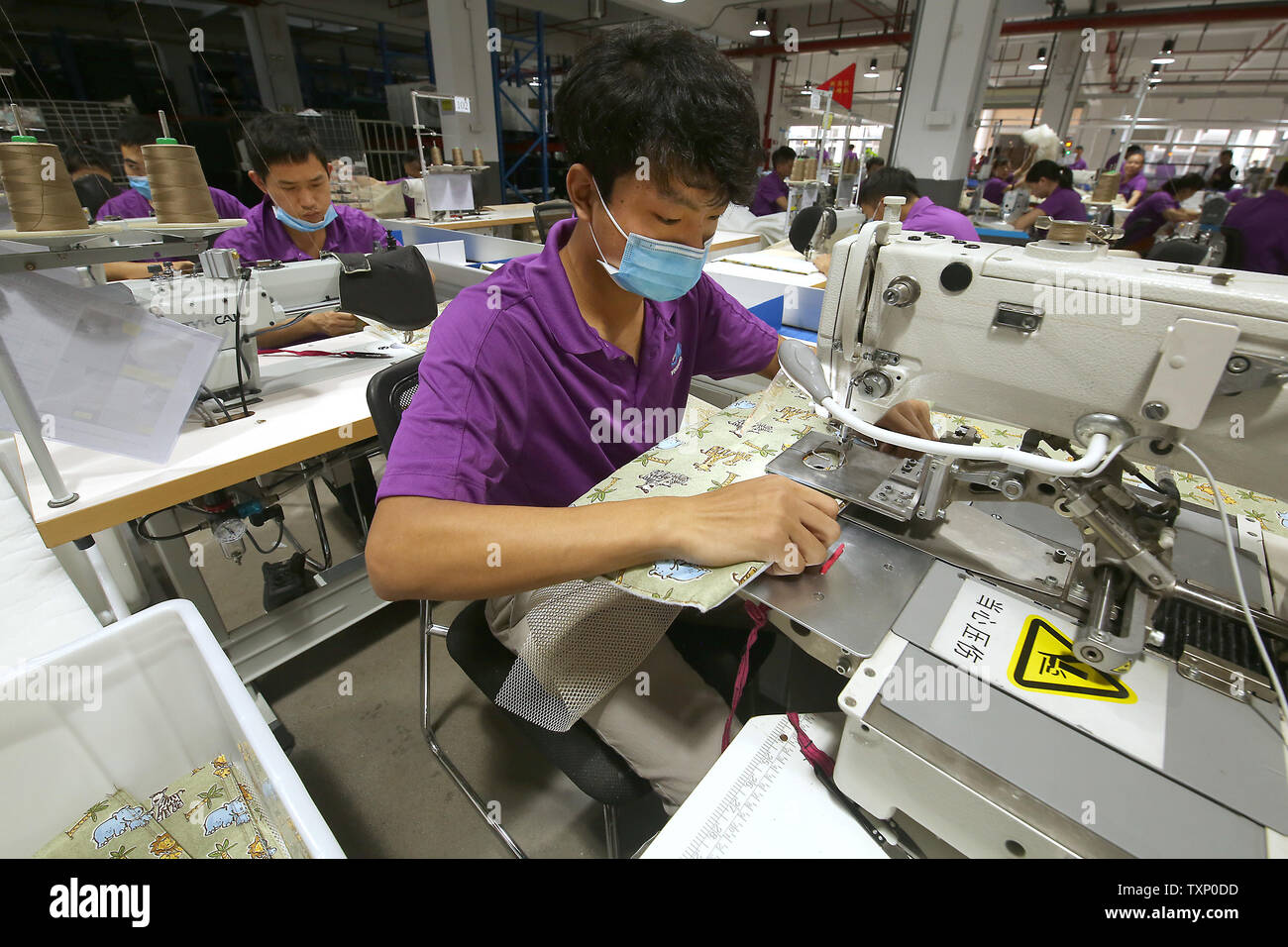 Chinese baby carriers hi-res stock photography and images - Alamy