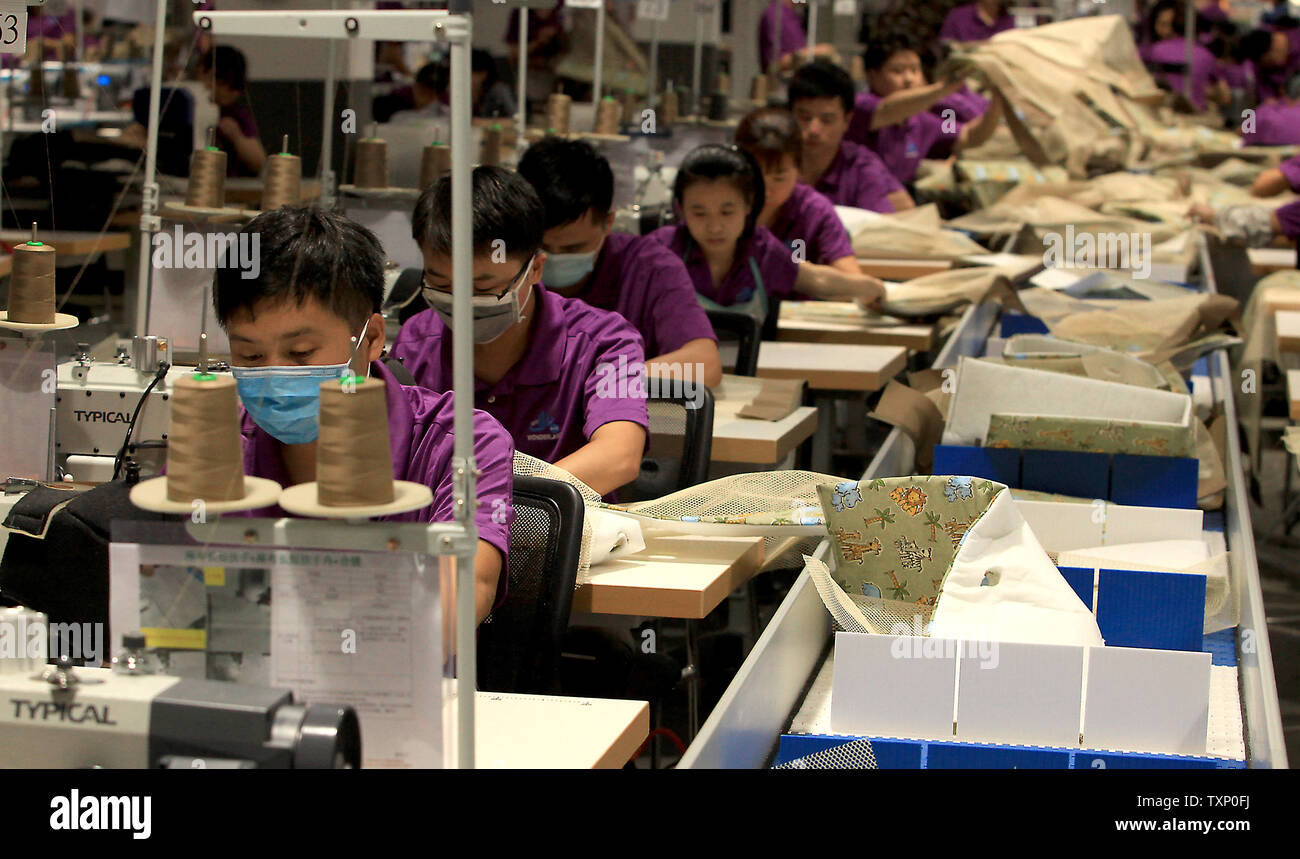 Chinese factory workers, toys hi-res stock photography and images - Alamy