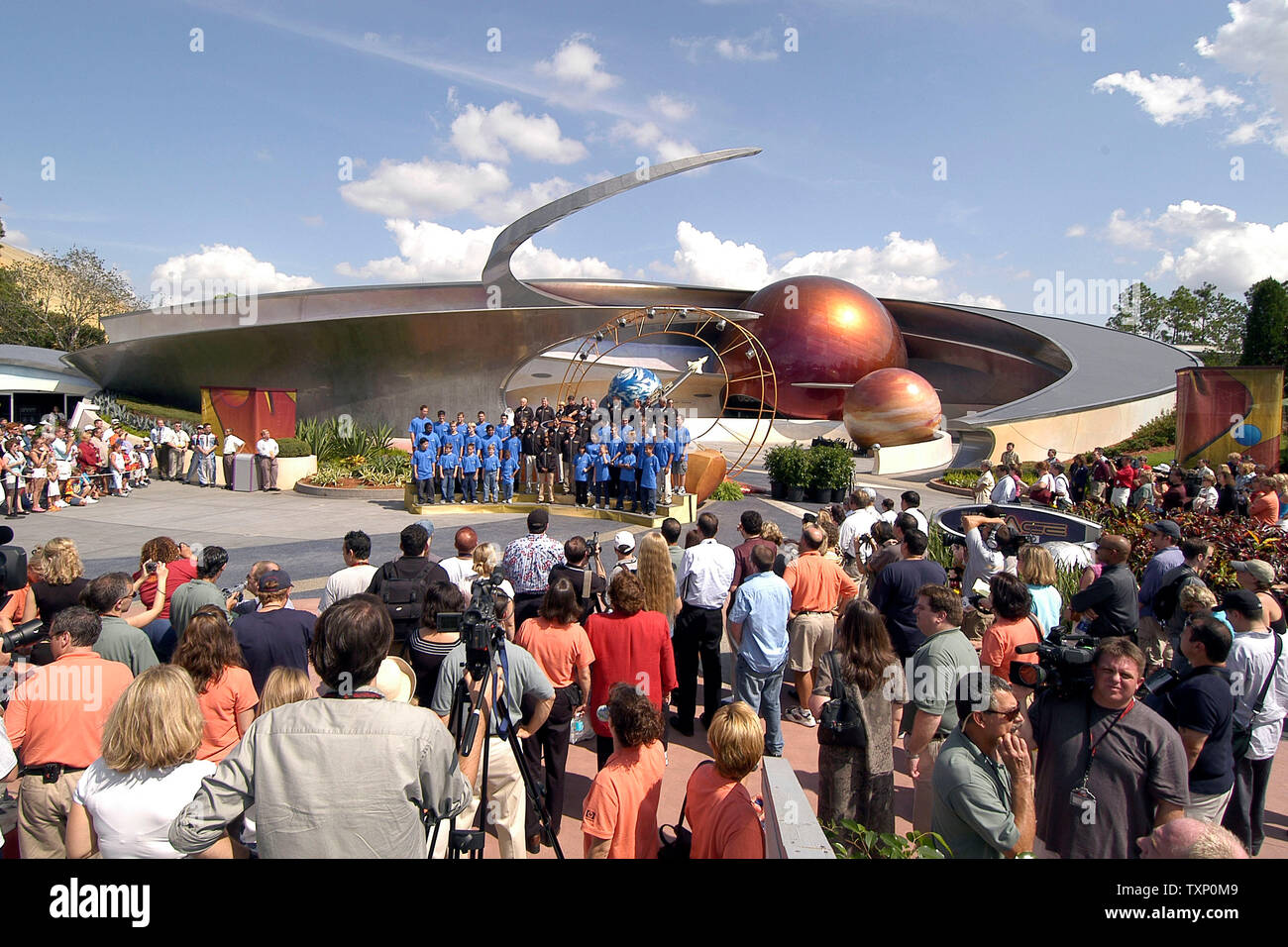 VIPs and NASA Astronauts gather to celebrate the dedication and opening ...