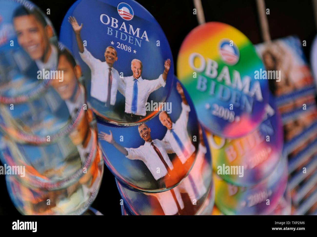 Campaign pins hi-res stock photography and images - Alamy