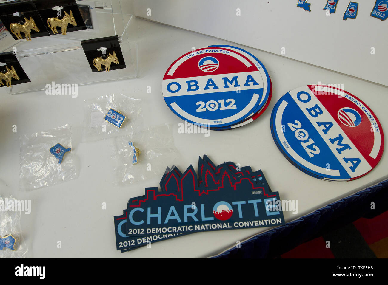 Gold donkeys hi-res stock photography and images - Alamy