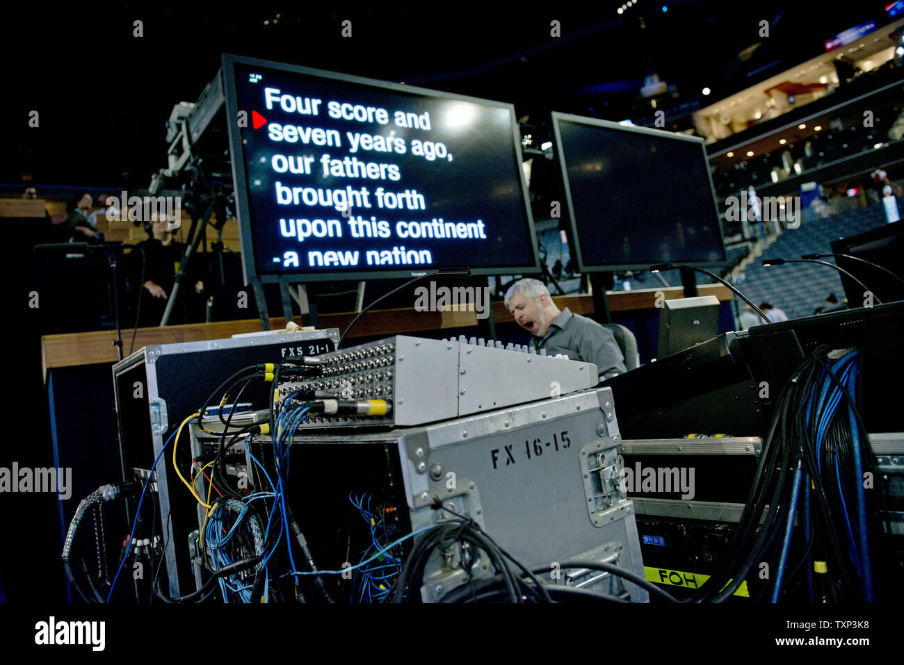 Dnc convention teleprompter hi-res stock photography and images - Alamy