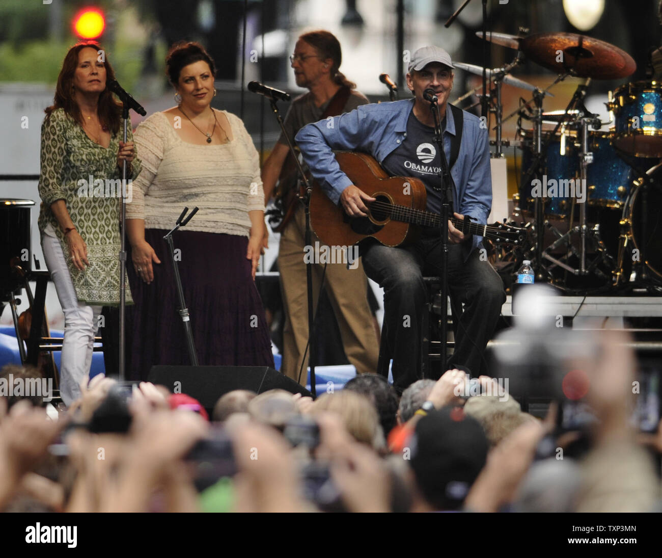 James taylor hi-res stock photography and images - Alamy