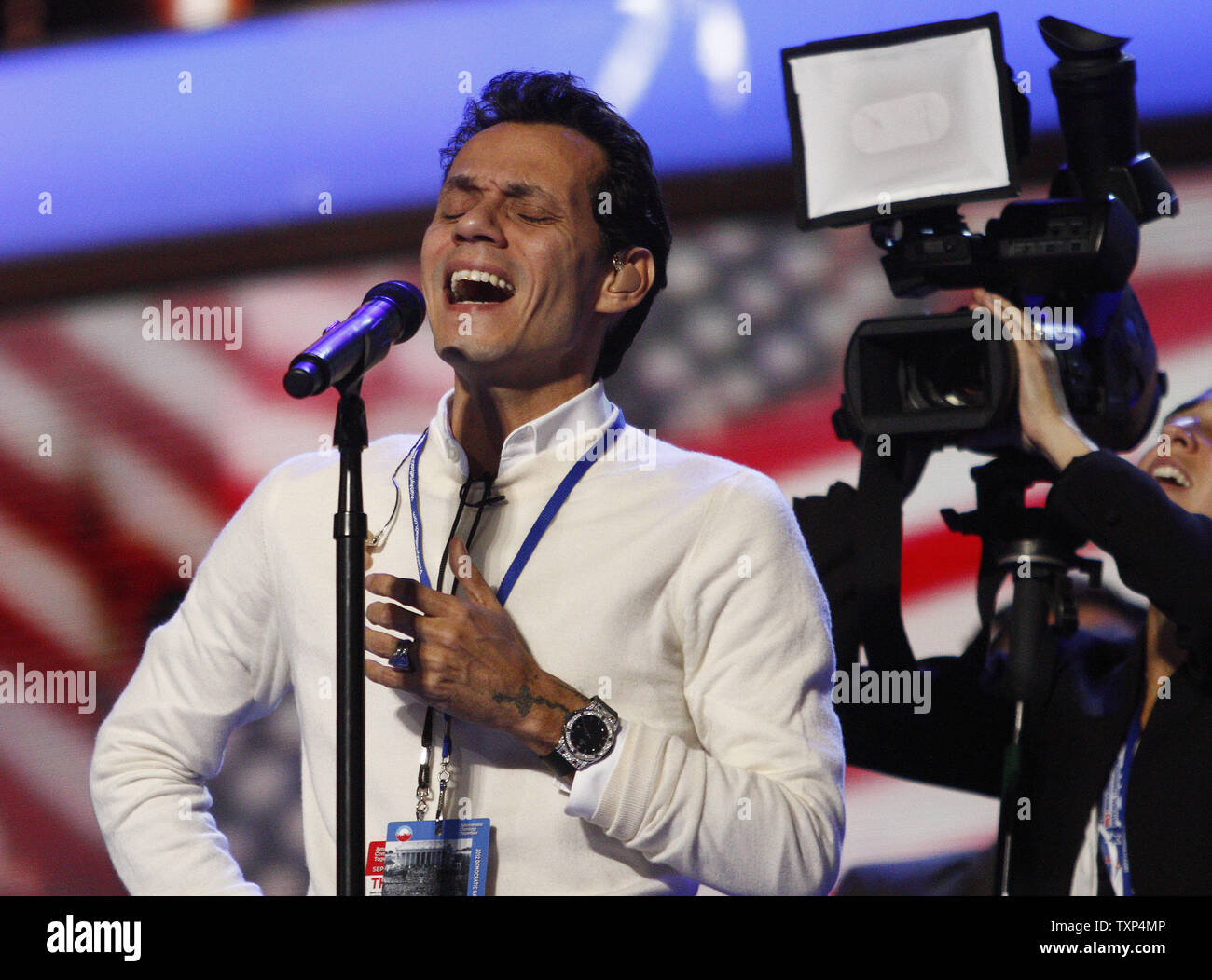 Singing their national anthem hi-res stock photography and images - Alamy