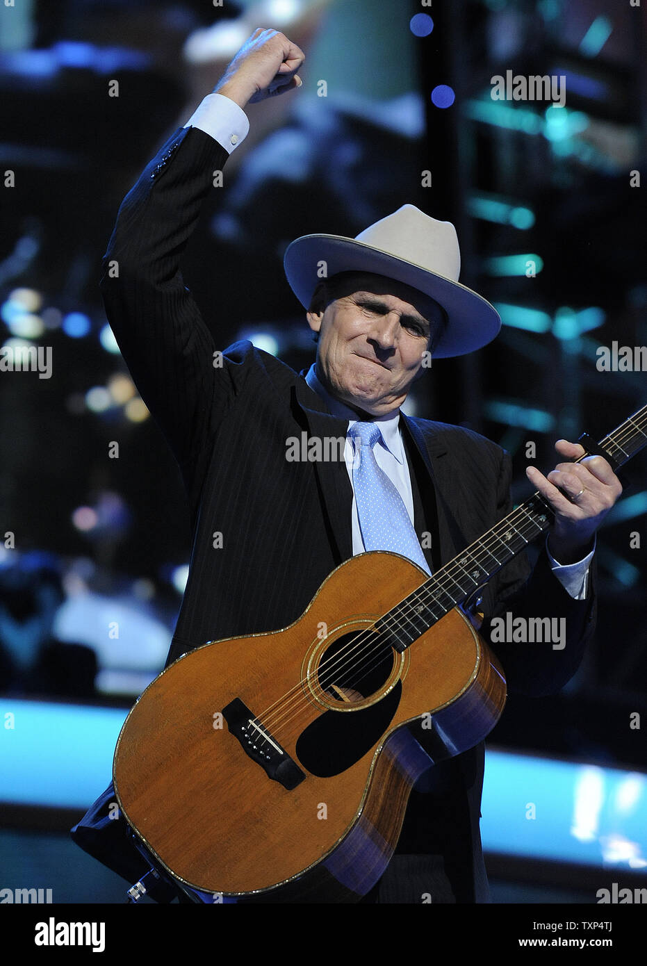 Singer/songwriter James Taylor sings during the 2012 Democratic ...