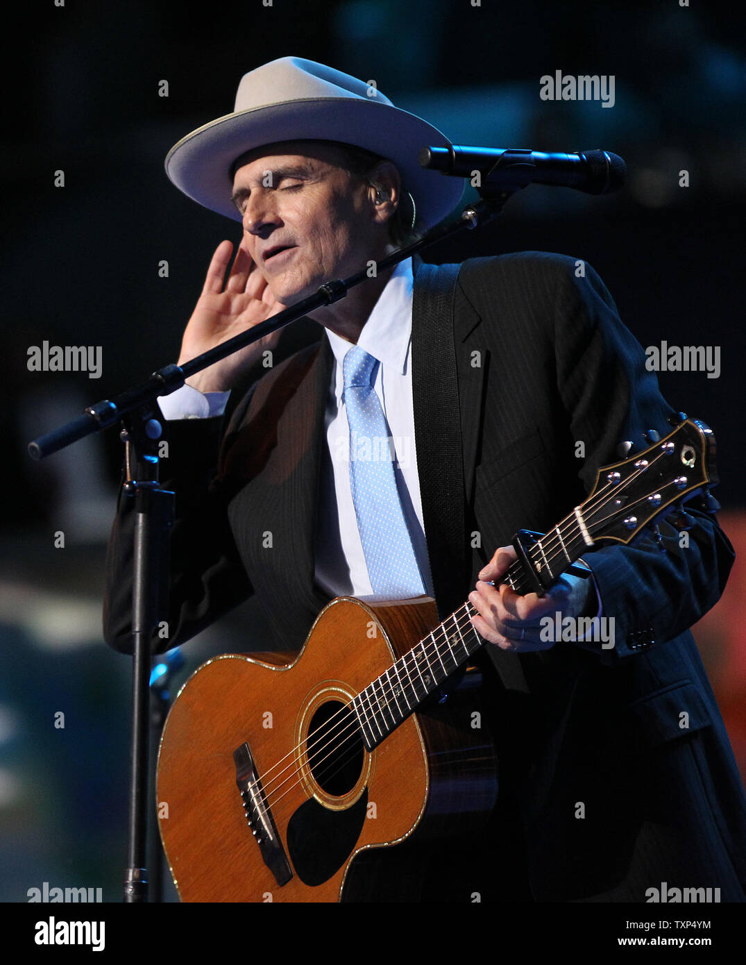 Singer James Taylor High Resolution Stock Photography and Images - Alamy
