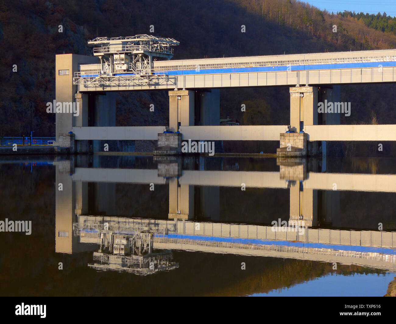 Dam with hydroelectric power stationon on the river Stock Photo - Alamy
