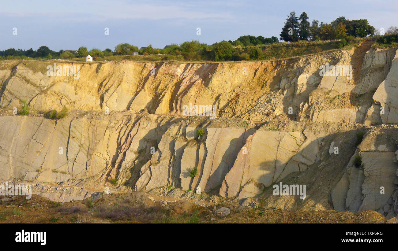 Limestone mine hi-res stock photography and images - Alamy