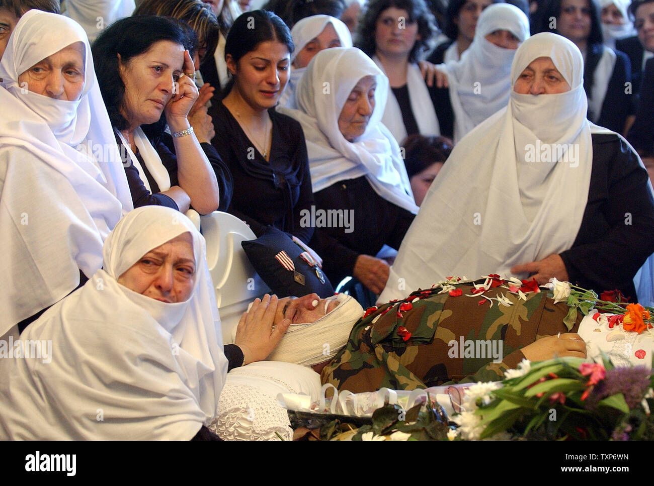 Islam funeral mourners hi-res stock photography and images - Alamy